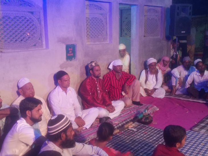 Qawwal Salim Raja presented Kalam in the annual Urs of Handi Shah Baba's Dargah. | हांडी शाह ...