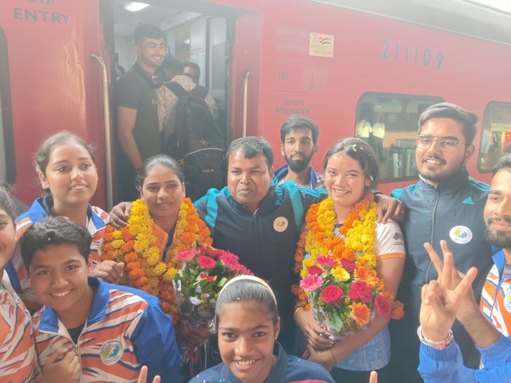 Preeti Rajak reached Itarsi after winning silver medal | सिल्वर मेडल ...