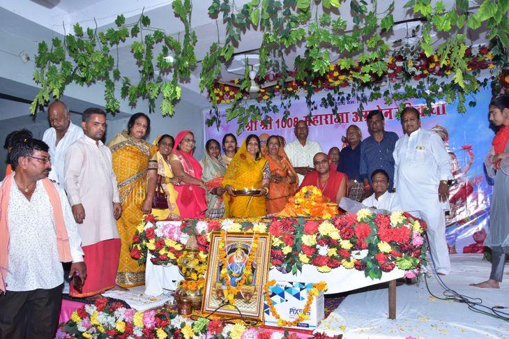 The glorious origin of 18 gotras is described in the Agra Bhagwat Katha.