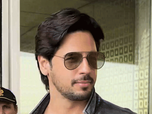 Celebs spotted at airport, Siddharta was called yoddha by the paps ...