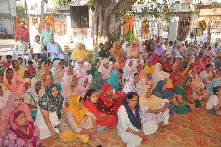 Hundreds of devotees reached the Shiv temple of Jatwada to listen to ...
