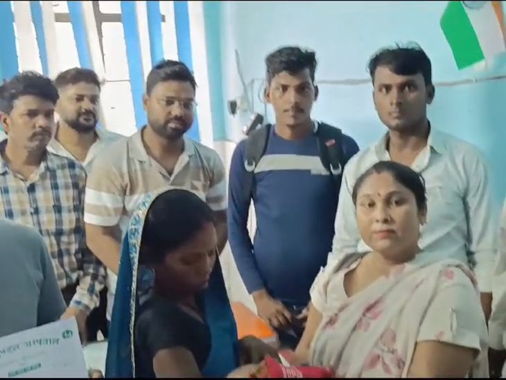 5 month old baby found abandoned in Narkatiaganj | नरकटियागंज में ...