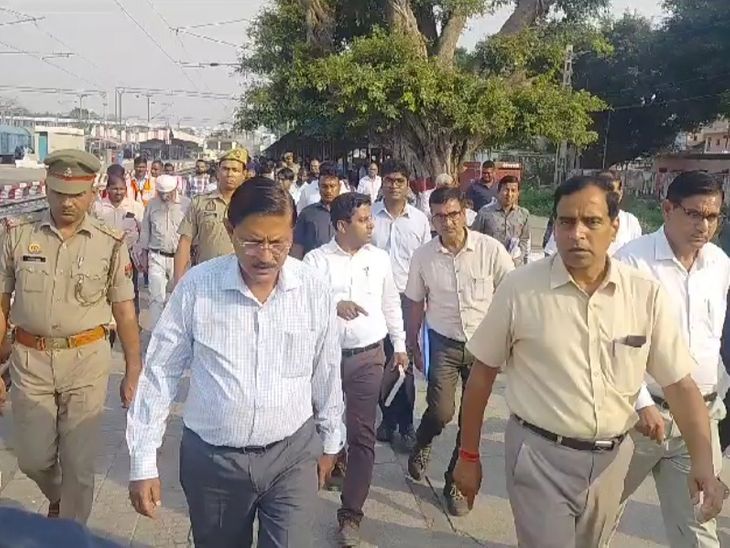 GM of Northern Railway India reached Chandausi Railway Station.