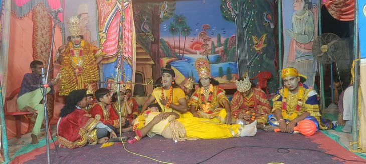 The audience was thrilled to see Angad-Ravan dialogue. | अंगद-रावण ...