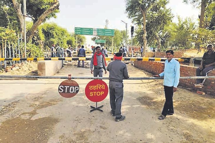 Jaitsar: Village 5GB railway gate remained closed for 8 hours due to ...