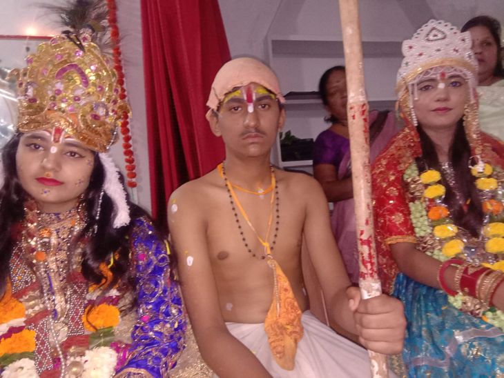 A lively tableau of Lord Shri Krishna, Rukmini and Sudama was decorated ...