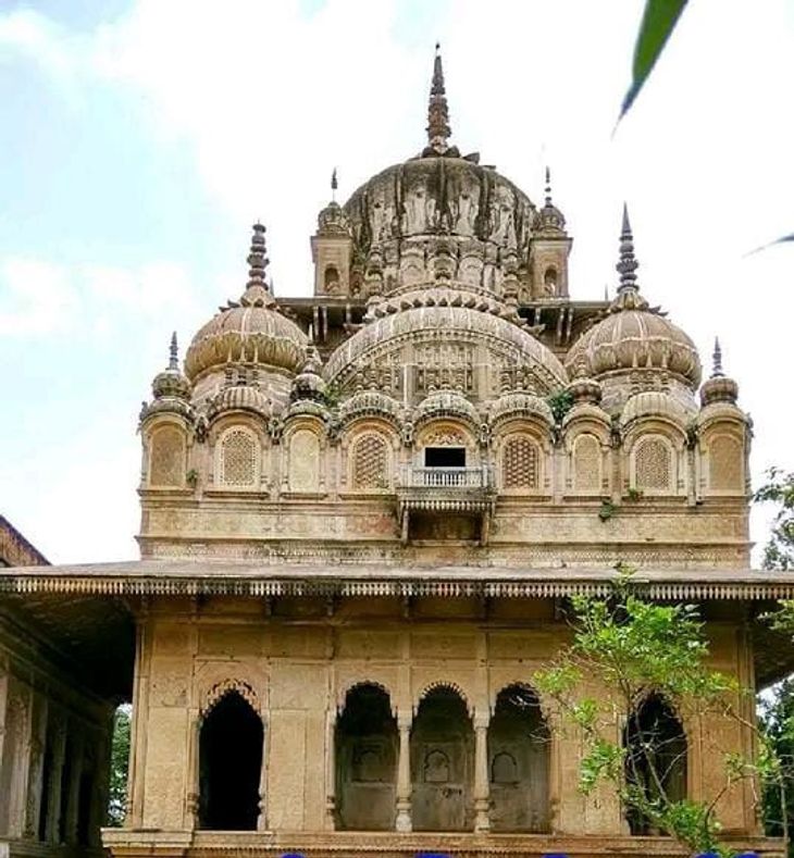 Ahilya Bai Holkar had built the historical Chhatri in Alampur ...