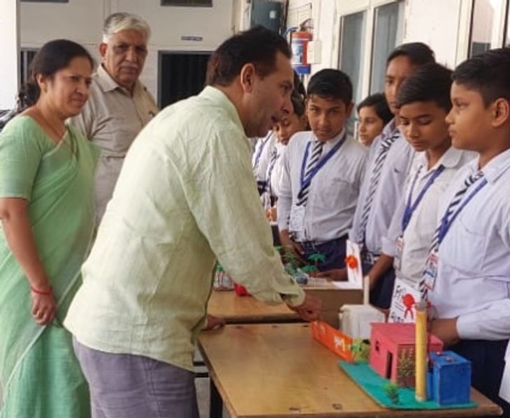Dhoni and Chiranji's model first in science exhibition | विज्ञान ...