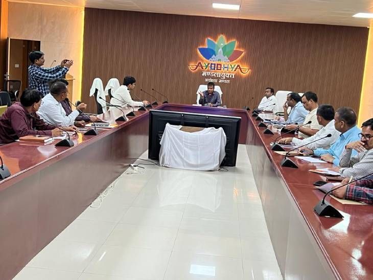 Work on Rampath intensified, footpath started being built on both sides ...