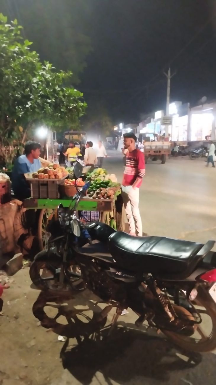 Roads narrow due to encroachment on roads, drivers facing problems ...