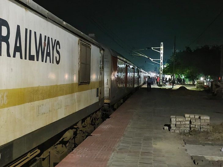 9 express trains including Rajdhani-Duronto stopped for four hours in ...