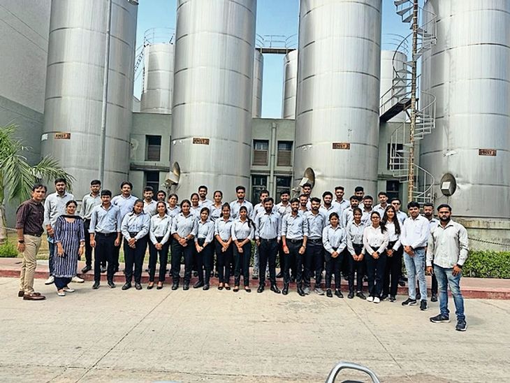 Students took educational tour to Amul plant | विद्यार्थियों ने अमूल ...