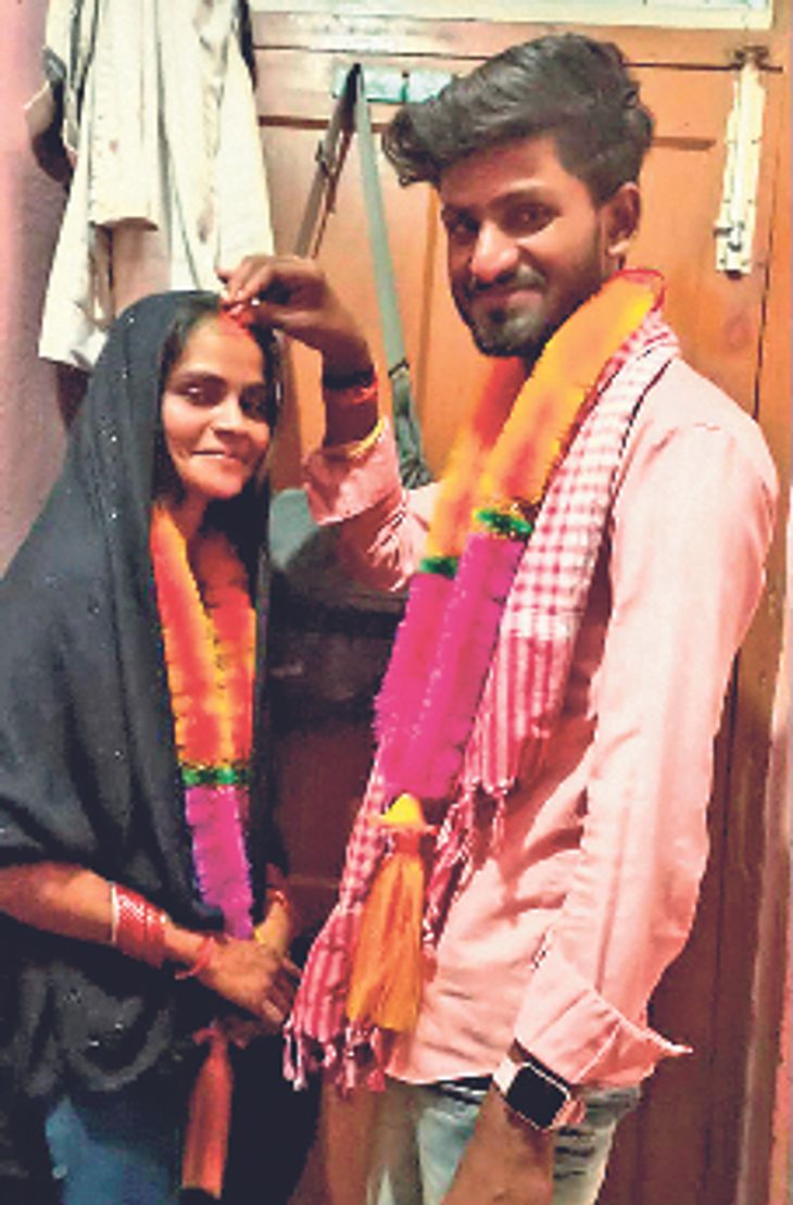 Love couple ran away from home and got married, photo goes viral ...