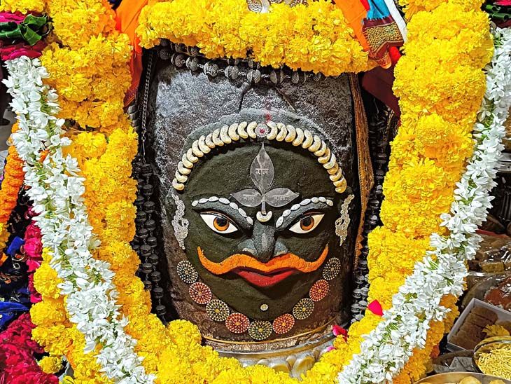 Decorate the head of Lord Mahakal by offering it a bill paper. | शनिवार ...