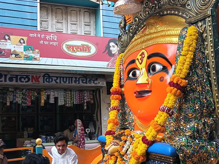 Maa Kalika's Rath Yatra taken out in the city | शहर में निकाली गई मां ...