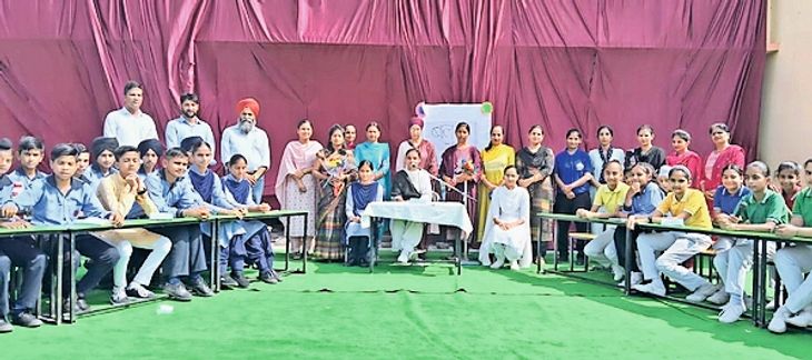 Children performed Bal Sansad program in Guru Nanak School. | गुरु नानक ...
