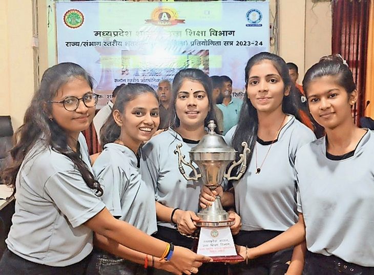 Vikram University team becomes runner up in state level chess ...