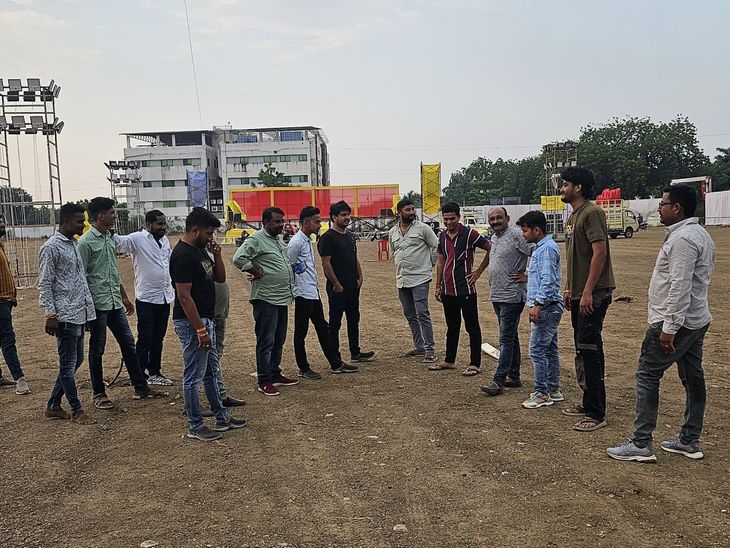Rasrang Garba Mandal members inspected the parking lot and garba venue ...