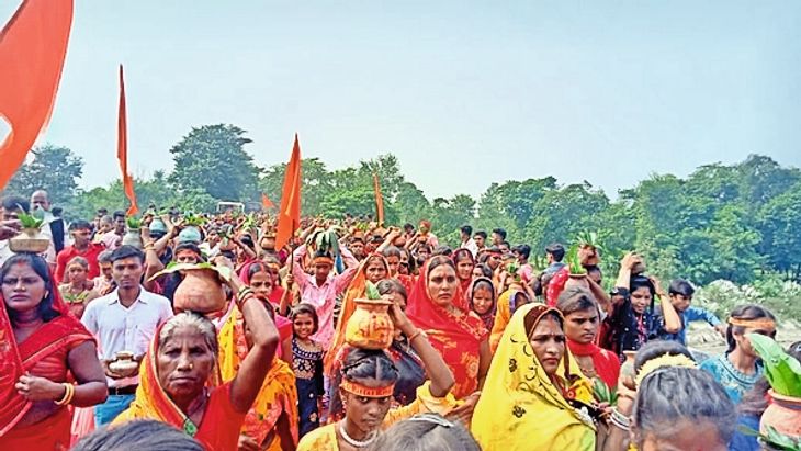 Procession taken out for installation of Kalash, Mother started ...