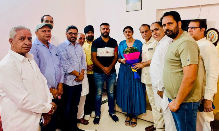 Jat community honored Shweta who became HCS officer | एचसीएस अधिकारी ...