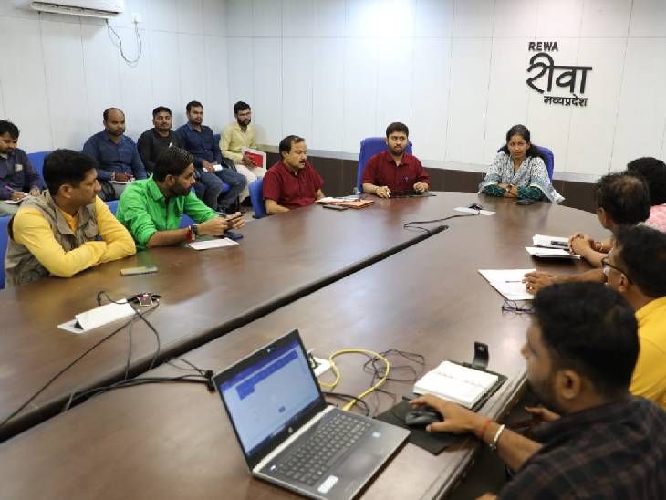 first randomization of EVM and VVPAT took place in the NIC room of Rewa ...