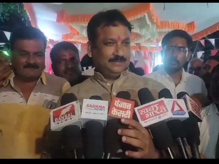 Statement of SP leader Deepnarayan Yadav | सपा नेता दीपनारायण यादव का बयान: बोले- बेटी को नहीं ...