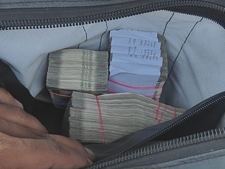 7 lakh cash recovered from bag Collector-Sp suddenly arrived to inspect ...