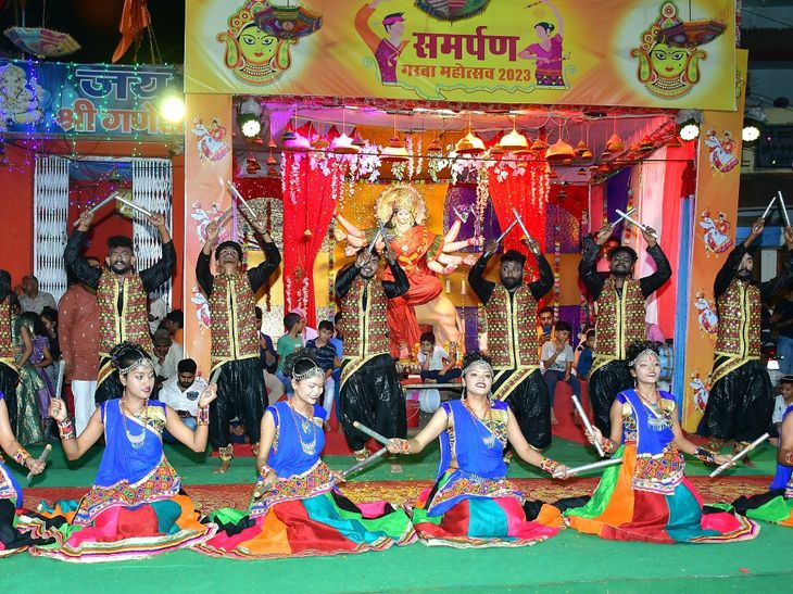Artists from Gujarat giving attractive Garba presentation in village ...