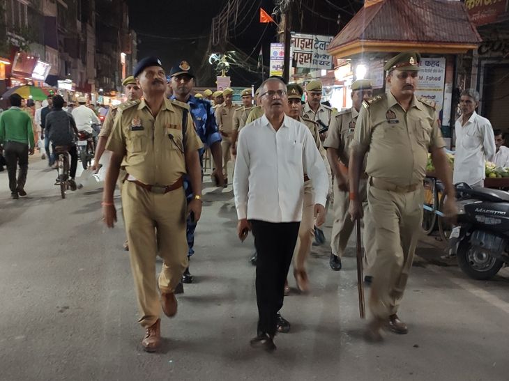 CO-City Magistrate did an angry march with the police force | CO-सिटी ...