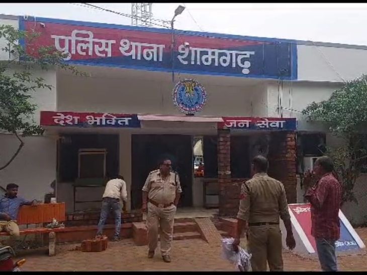 Storage of firecrackers in residential area of Shamgarh | शामगढ़ के ...