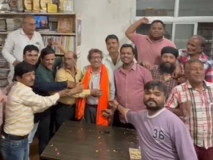 Saklecha supporters celebrated after getting tickets | टिकट मिलने पर ...