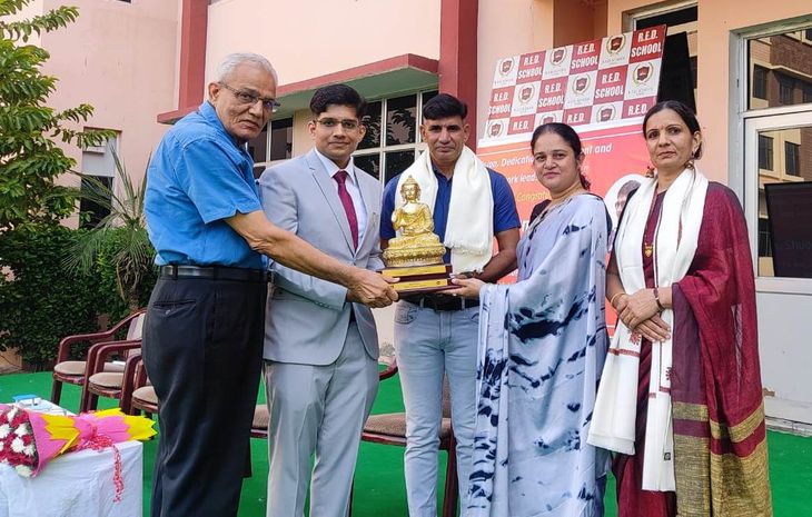 Shubham Beniwal selected in HCS honored in RED | एचसीएस में चयनित शुभम ...