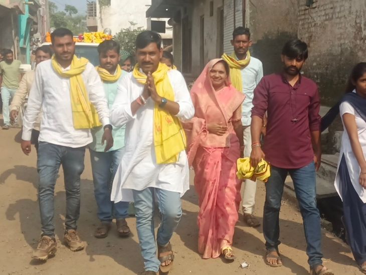 Picture of Sendhwa assembly clear after ticket announcement | टिकट ...