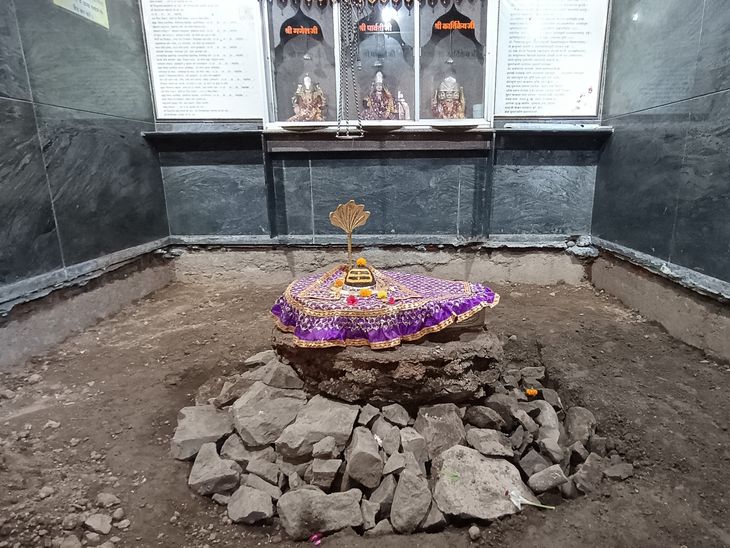 Bribes hollowed out the sanctum sanctorum of Siddhanath Mahadev temple ...