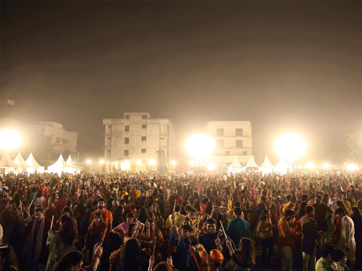 Dandiya Raas organized in Gyananda School | ज्ञानंदा स्कूल में डांडिया ...