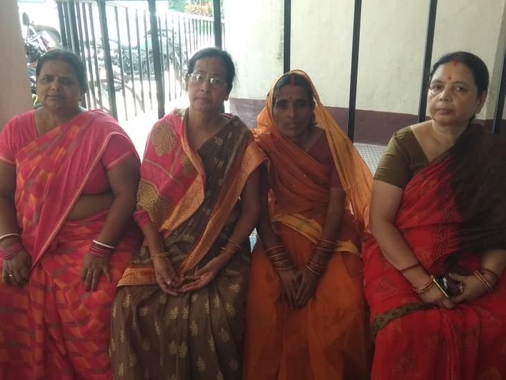 Chain snatching gang members active in Durga temple, Video of theft ...