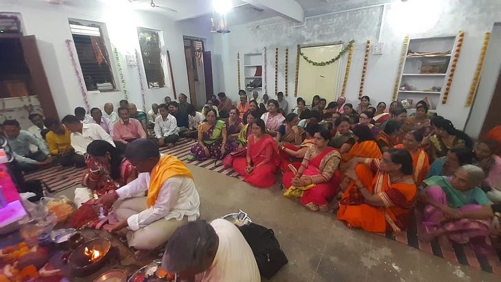 Worshiping Mother Goddess by dancing Garba, Havan today | गरबा नृत्य कर ...