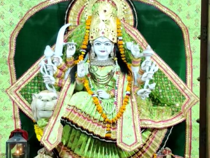 Devotees gathered at Shaktipeeth Maa Kaila Devi Vaishno Temple ...