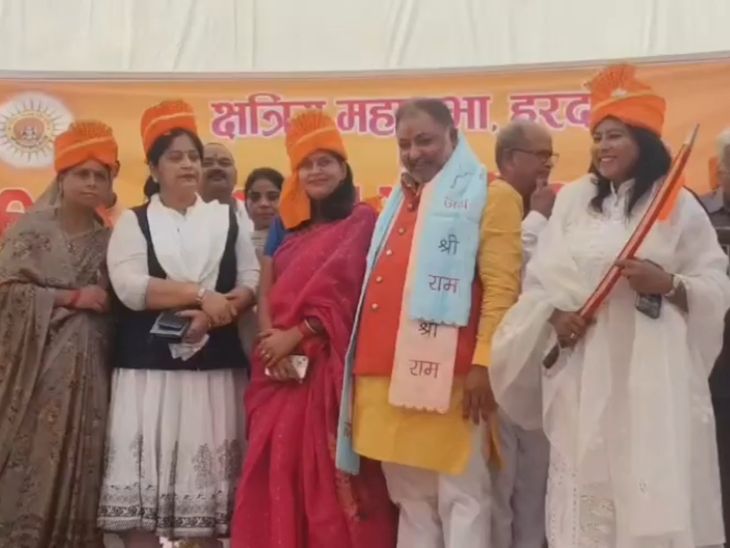 Minister Dayashankar called Swami Prasad insane | हरदोई में बोले ...