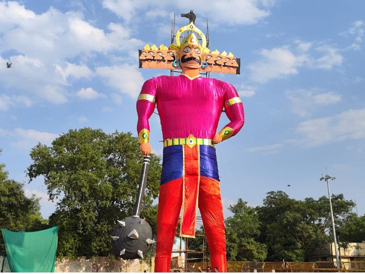 Message from 101 feet Ravana: Must vote | 101 फ़ीट के रावण का सन्देश ...