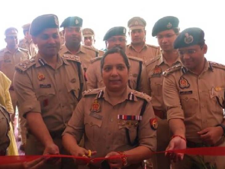 CP inaugurated 3 police pink booths 7 pink booths in Noida, one sub ...