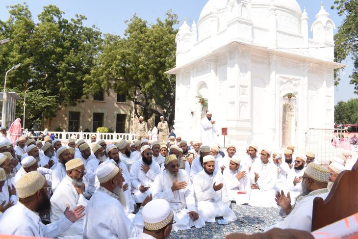 Pilgrimage on the annual Urs of Abdul Rasool Shaheed Dargah, Urs of ...