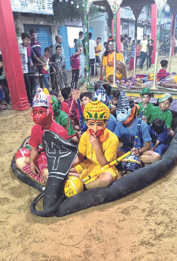 In the silent Ramlila, Meghnath made the entire monkey army including ...
