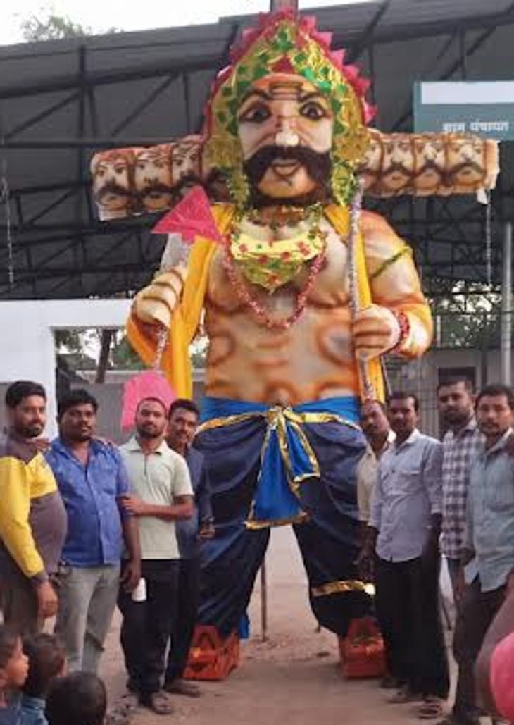 Raj Dussehra celebrated in Ghoghopuri, 15 feet high effigy of Ravana burnt