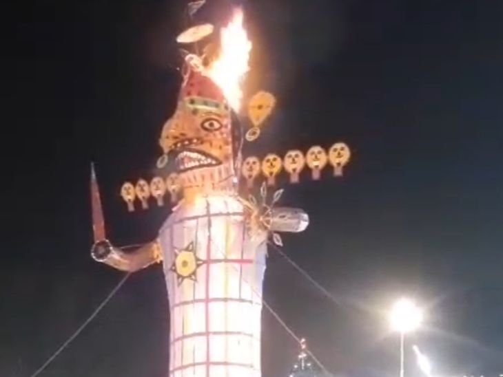 Dashanan was burnt amidst a crowd of thousands in Badaun | बदायूं में ...