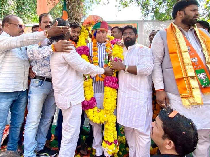 Akash campaigned for his father in Indore Assembly 1