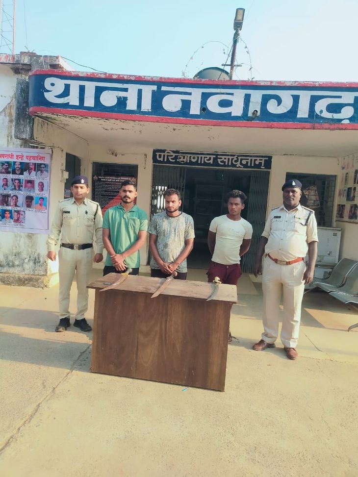 Video of sword waving went viral, three accused sent to jail | तलवार ...