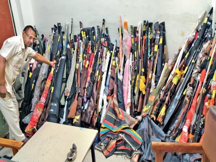Number of arms licenses increased | हर चुनाव में हिंसा और फायरिंग फिर ...