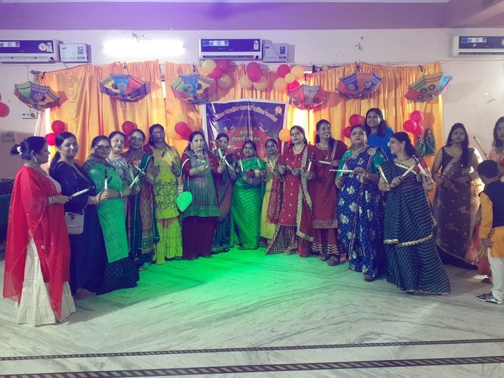 Mahila Sammelan organized Dandiya program in Raksol | दीपावली और करवा ...