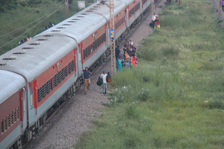No stoppage... Passengers getting down from the train by pulling chain ...